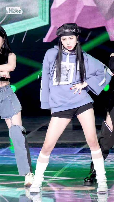 Пин от пользователя Fer на доске Kpop Stage Outfits