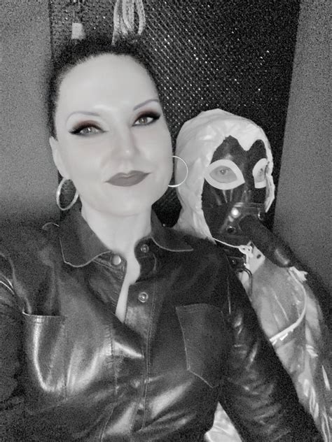 Domina Silvia On Twitter Plastikfetisch Duschhaubenfetisch Kapuzenfetisch Maskenzwang