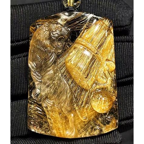 天然銅鈦晶生肖虎吊墜 髮絲濃密，髮絲順，效應十足，金光燦燦！造型周正，牌面大氣，精緻美貨，值得擁有。483511mm 蝦皮購物