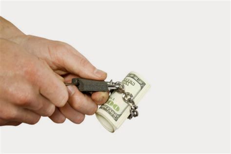 إن البخل والشح صفتان ذميمتان تكسبان البغضاء والعداوة بين الناس، فالبخل