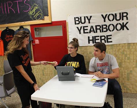 Yearbook Meets Deadlines The Echo