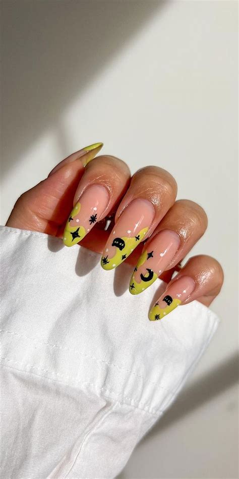 30 Spooky Halloween Nail Ideas Green Swoopy Tips With Moon And Stars I