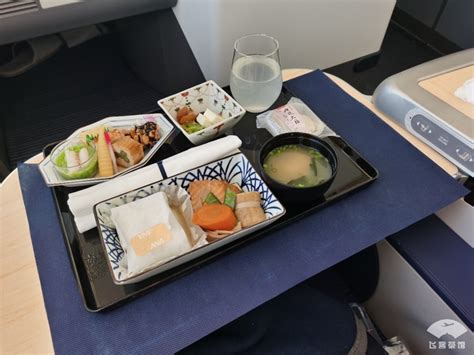 飞机头等舱一般多少钱 飞机头等舱和商务舱的区别 拼客号