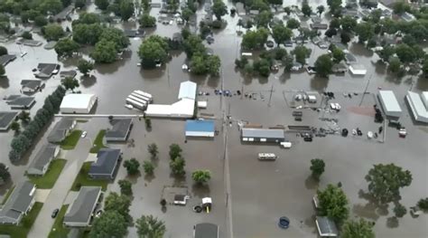 Much Of Us Broils In Heat While Flooding Forces Evacuations In Iowa Ntd