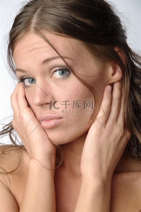 年轻女孩的画像高清摄影大图 千库网
