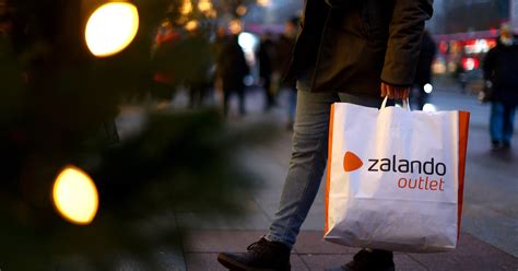 German E Commerce Sales Rise For First Time Since 2021 Says Lobby