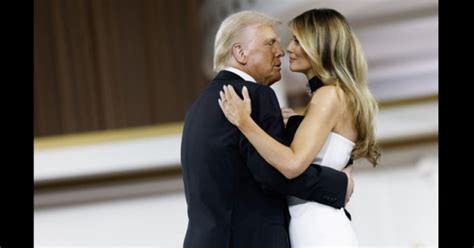 Мелания се разтопи но не в ръцете на мъжа си Цял свят говори за хубавия войник който танцува