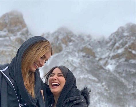 تصویر دسته جمعی سمیرا حسن پور، متین ستوده و همسرانشان عکس