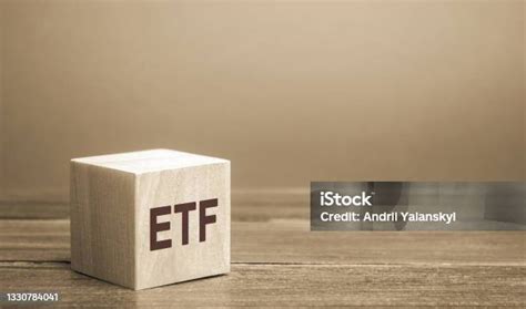 나무 블록 Etf 교환 거래 펀드 투자 펀드 및 교환 거래 상품의 종류 증권 거래소 비즈니스 및 금융 개념 상장지수 펀드에 대한