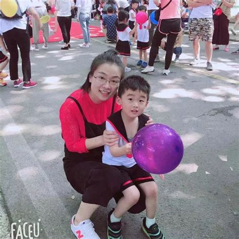 我的妈妈是老师我的妈妈是老师我爱我的妈妈 孩子