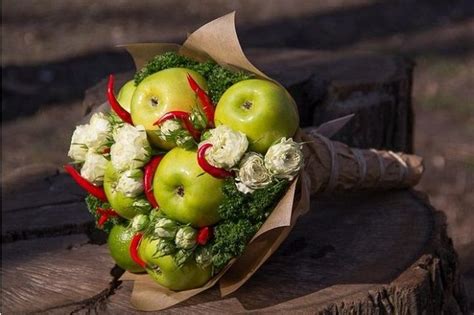 Букет из зеленых яблок, цветов и острого перца | Украшения на тему ...
