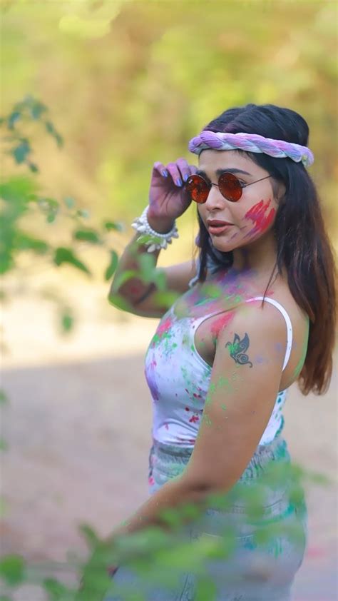 Dharsha Gupta 🖤கருப்பின் மந்திரமும் மாயமும் என்னை வியக்கத்