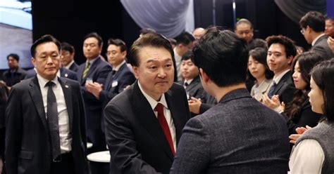 속보 尹대통령 “이공계 대학원생 연구생활장학금 지원할 것”