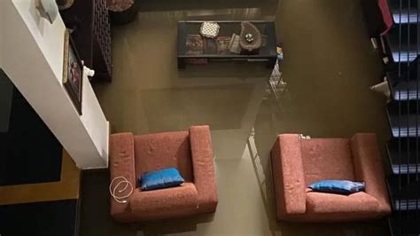 బెంగళూరు వరదలు సంపన్నులకు కూడా తప్పని కష్టాలు ఇళ్లను ముంచెత్తిన