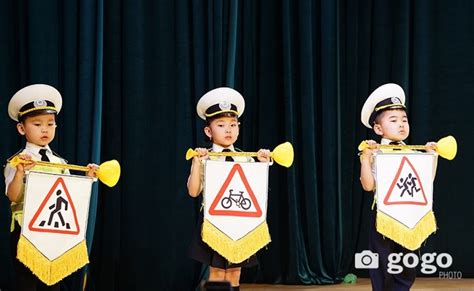 Цэцэрлэгийн багачуудын дунд Нийслэлийн Замын хөдөлгөөний цагаан толгой 2015 тэмцээн боллоо