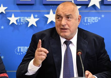 Истерия в кулоарите на парламента заради селфита с Бойко Борисов СНИМКИ Информационна