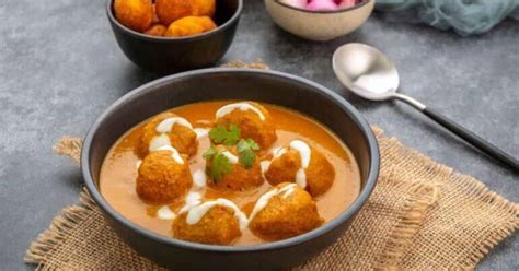 आसान आलू बेसन कोफ्ता बनाने की विधि Aloo Besan Kofta Ki Vidhi In Hindi