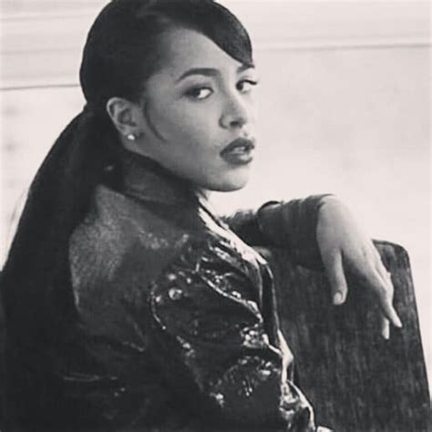 Pin By 𝐀𝐧𝐝𝐫𝐞𝐚𝐧𝐚𝐚𝐚𝐚 💜 On Aaliyah 💕 Aaliyah Pictures Aaliyah Style