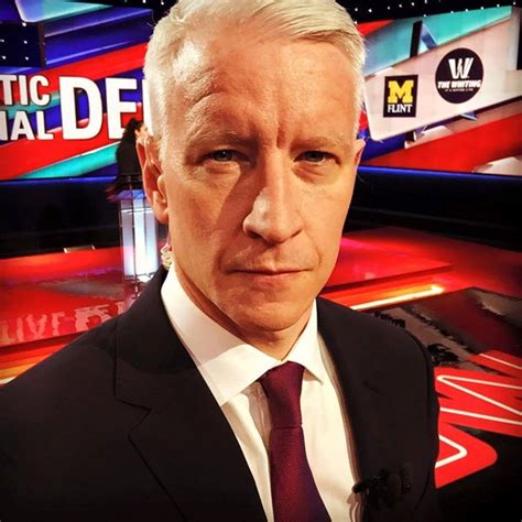 Водещите на Си Ен Ен помолени да не пият в ефир на Нова година