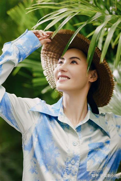 张柏芝定居上海后独身逛商场亲和友善素颜出镜五官精致 知乎
