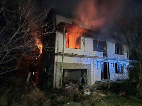 Пожар избухна в къща във видинско село вдигна огнеборците накрак снимки