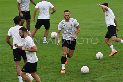 LATIHAN TIMNAS INDONESIA JELANG SEMI FINAL PIALA AFF ANTARA Foto