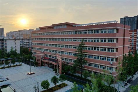 许昌高中：文明花开别样红 师德