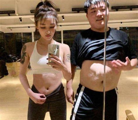 有一种“差距”叫奥咪咪与uzi的身材，网友：小狗该减肥了！