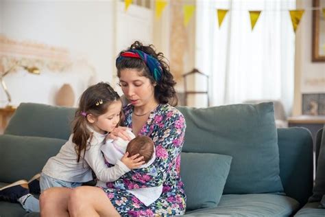Tandem Breastfeeding What It Is And How To Make It Work