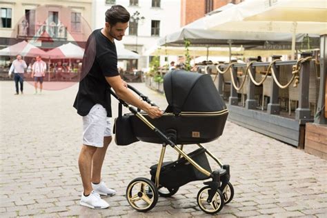 Коляска Adamex Reggio Special Edition 3 в 1 Y117 черная, золотые точки ...