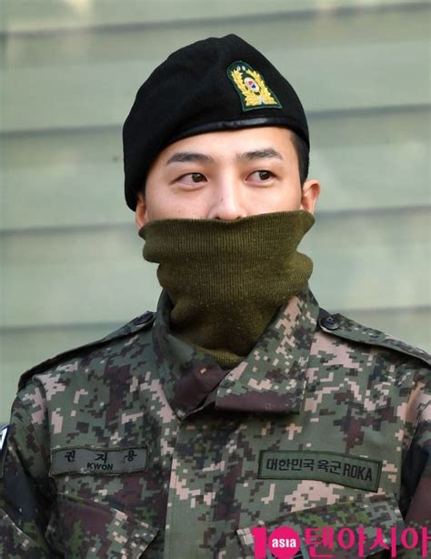 Ten Photo지드래곤 연예인 마스크는 필수 텐아시아