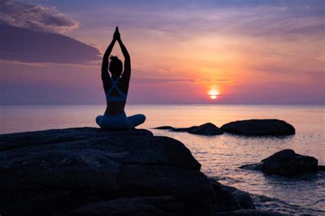 Relaja cuerpo y mente en el agua Yoga Acuático Hidroingenia