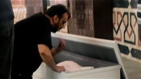 انهيار حسام حسني اثناء جنازة علاء عبد الخالق لقطات