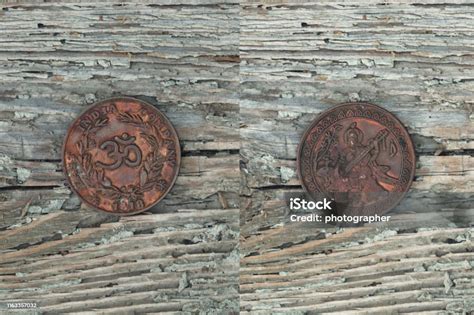나무 배경에 고대 인도 구리 동전 경제에 대한 스톡 사진 및 기타 이미지 경제 고대 유물 고대의 Istock