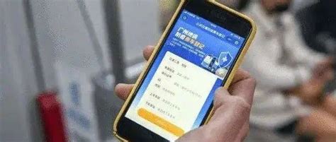 深圳一男子核酸检测呈阳性后，用他人身份信息多次外出聚会、住酒店张某辉李某兴自觉遵守