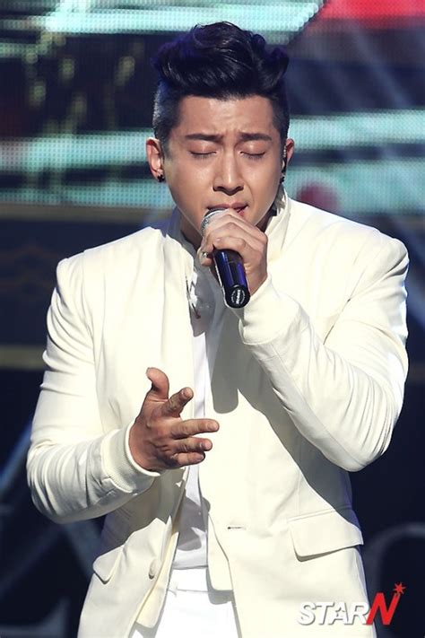 포토 플라이투더스카이 브라이언 찡그린 미간이 섹시해 파이낸셜뉴스