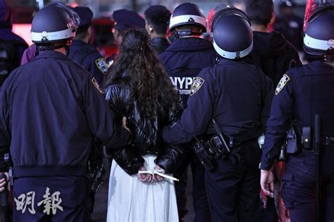 美國哥大反戰示威者佔領教學樓 警經二樓窗戶進內拘捕 1005 20240501 國際 即時新聞 明報新聞網