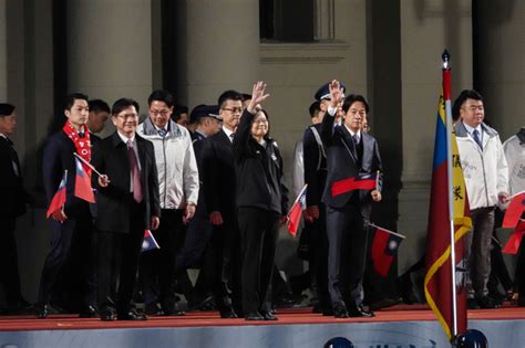 慶祝113年元旦 府前典禮出現巨幅國旗 政治 中時新聞網 慶祝113年元旦 府前典禮出現巨幅國旗 政治 中時新聞網