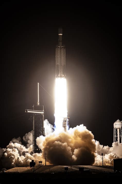 Spacex Falcon Heavy Launches Worlds Largest Commercial Communications