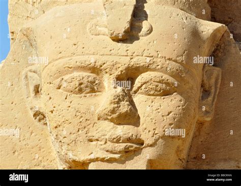 Statua Di Ramesse Ii Il Grande Al Cortile Della Antica Nubian Gerf