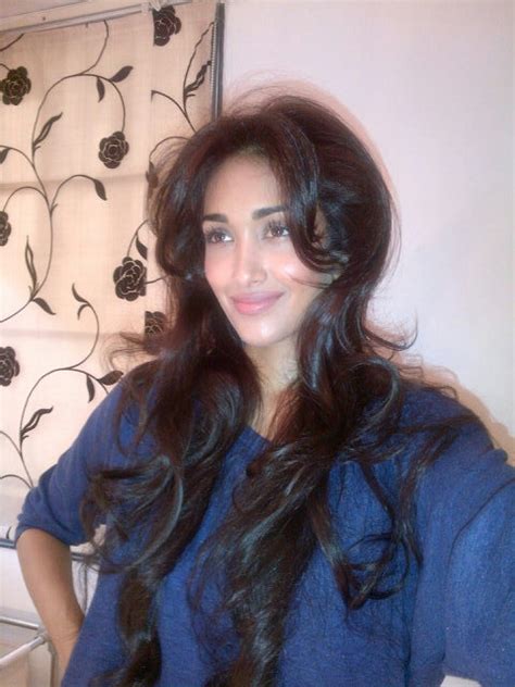Bollywood In Shock Indian Actress Jiah Khan Commits Suicide