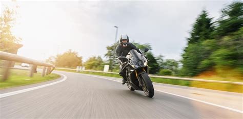 Moto Na Estrada Andando Em Uma Curva Velocidade De Movimento Em Um Passeio De Moto