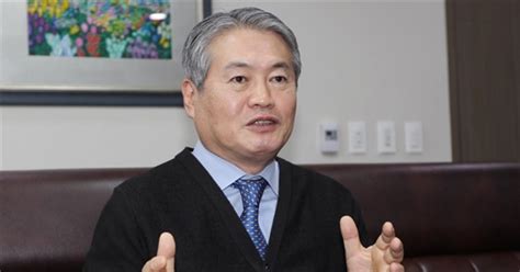 개헌보고서 파문에 민주당 싱크탱크 수장 사표