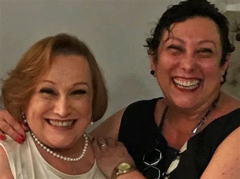 Beth Goulart diz que irmã Bárbara Bruno segue intubada mas apresenta melhora Folha PE