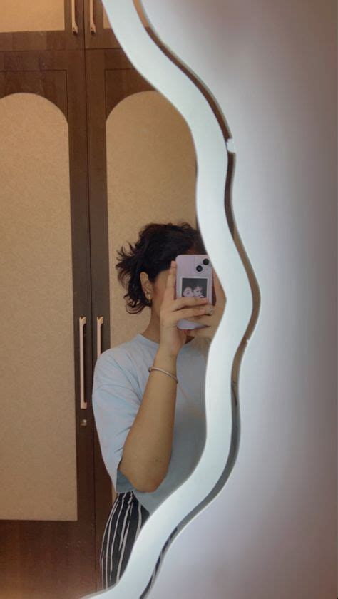 Girls Mirror Snaps