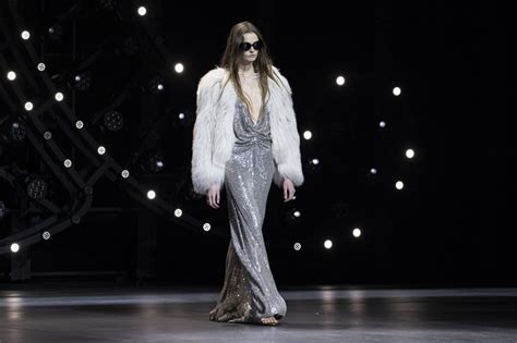 Hedi Slimane 執掌 Celine 2023 秋季女裝系列大秀正式登場 Hypebeast