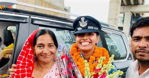 Meerut News किसान की बेटी प्रियांशु Iaf में बनीं फ्लाइंग ऑफिसर