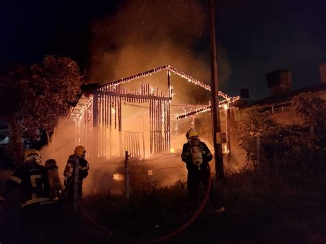 Corpo é Encontrado Carbonizado Após Casa Abandonada Pegar Fogo Em Sc