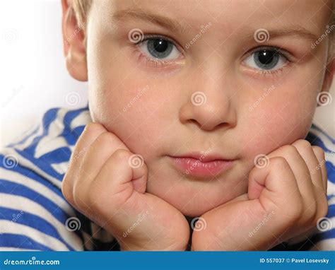 Jongen Met Handen Stock Afbeelding Image Of Kerel Gezicht 557037