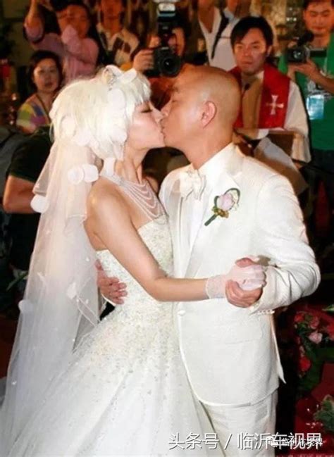 港星張衛健對妻子張茜寵愛有加，送給老婆的豪車很個性！ 每日頭條